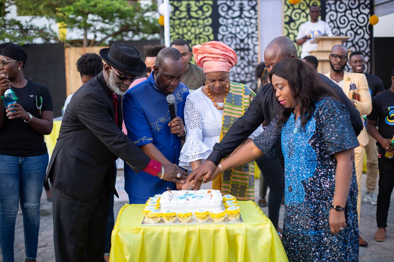 Alpha Beta marks 30th anniversary with launch of Mobile Library Project ...