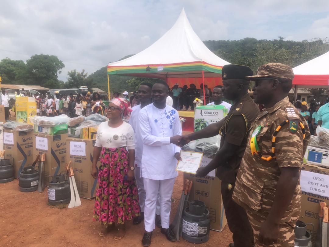 CEO Of Obuase Bitters Donates Towards Farmers Day | Obuasitoday.com